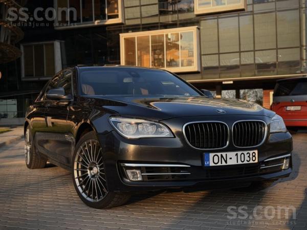Grey BMW 740 2012 in Riga, with an engine capacity of 3.00 L and mileage of 313 thousand km for 14500 €, photo 2 on AUTOMOTO.COM.LV