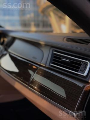 Grey BMW 740 2012 in Riga, with an engine capacity of 3.00 L and mileage of 313 thousand km for 14500 €, photo 11 on AUTOMOTO.COM.LV