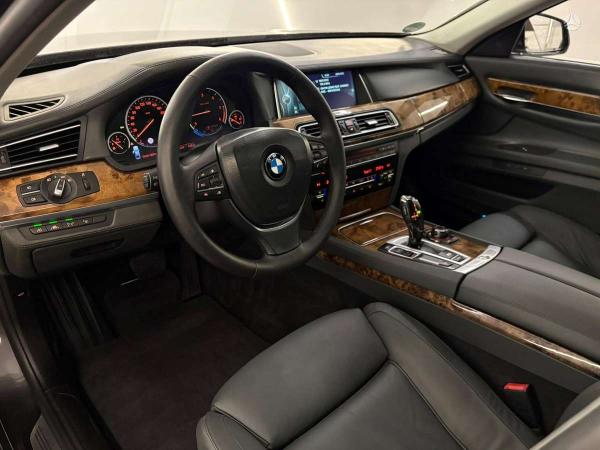 Pelēks BMW 740 2012 Marijampole, ar dzinēja tilpumu 2.99 L un nobraukumu 265 tūkst. km par 13500 €, foto 2 vietnē AUTOMOTO.COM.LV