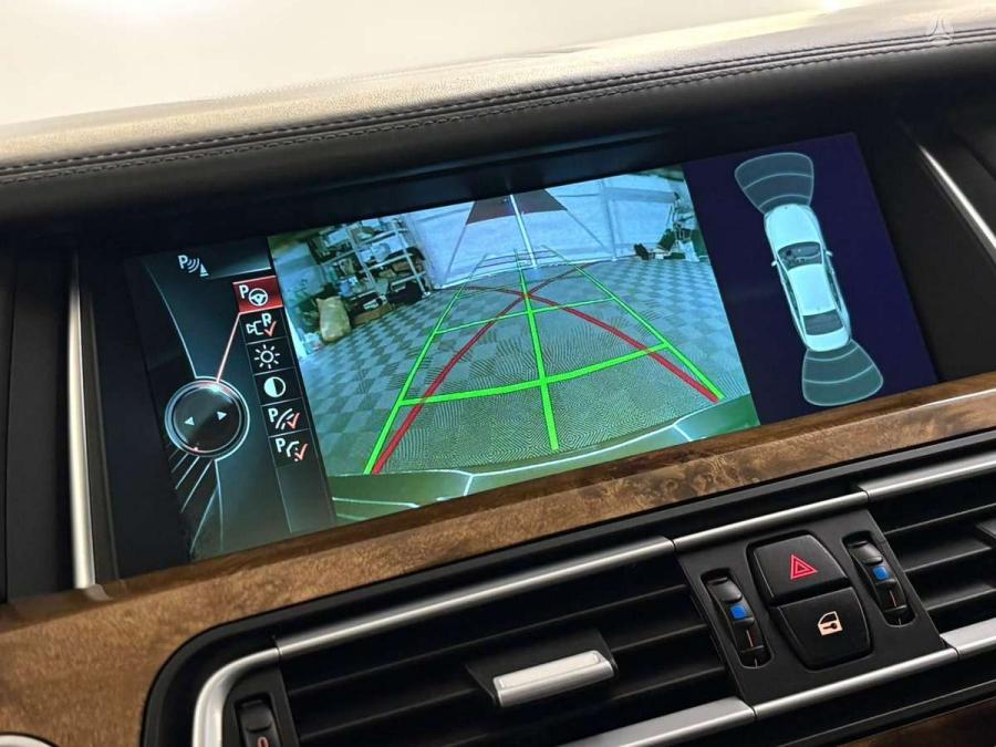 Pelēks BMW 740 2012 Marijampole, ar dzinēja tilpumu 2.99 L un nobraukumu 265 tūkst. km par 13500 €, foto 9 vietnē AUTOMOTO.COM.LV