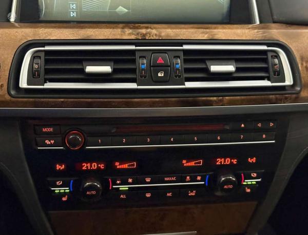 Pelēks BMW 740 2012 Marijampole, ar dzinēja tilpumu 2.99 L un nobraukumu 265 tūkst. km par 13500 €, foto 9 vietnē AUTOMOTO.COM.LV