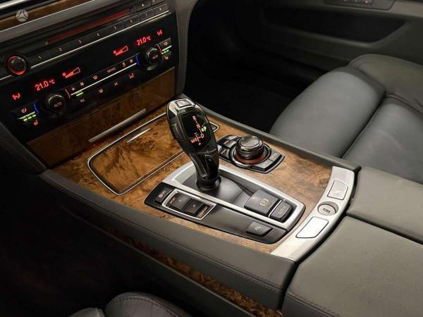 Pelēks BMW 740 2012 Marijampole, ar dzinēja tilpumu 2.99 L un nobraukumu 265 tūkst. km par 13500 €, foto 10 vietnē AUTOMOTO.COM.LV