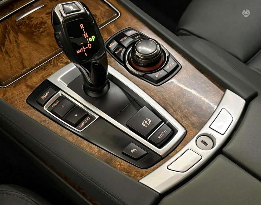 Pelēks BMW 740 2012 Marijampole, ar dzinēja tilpumu 2.99 L un nobraukumu 265 tūkst. km par 13500 €, foto 13 vietnē AUTOMOTO.COM.LV
