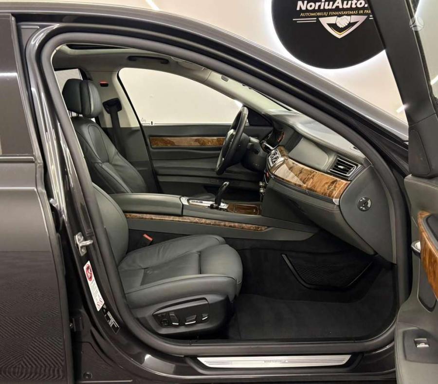 Pelēks BMW 740 2012 Marijampole, ar dzinēja tilpumu 2.99 L un nobraukumu 265 tūkst. km par 13500 €, foto 17 vietnē AUTOMOTO.COM.LV