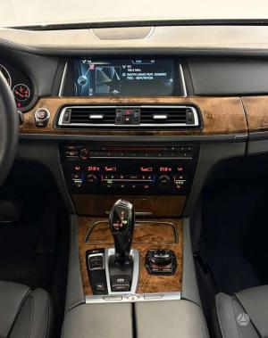 Pelēks BMW 740 2012 Marijampole, ar dzinēja tilpumu 2.99 L un nobraukumu 265 tūkst. km par 13500 €, foto 22 vietnē AUTOMOTO.COM.LV