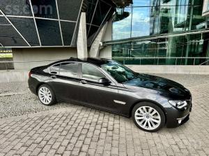 Grey BMW 740 2012 in Riga, with an engine capacity of 3.00 L and mileage of 312 thousand km for 13800 €, photo 3 on AUTOMOTO.COM.LV