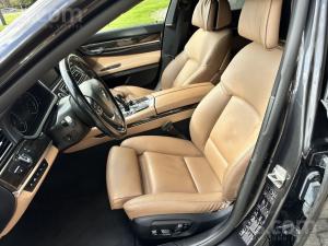 Grey BMW 740 2012 in Riga, with an engine capacity of 3.00 L and mileage of 312 thousand km for 13800 €, photo 7 on AUTOMOTO.COM.LV
