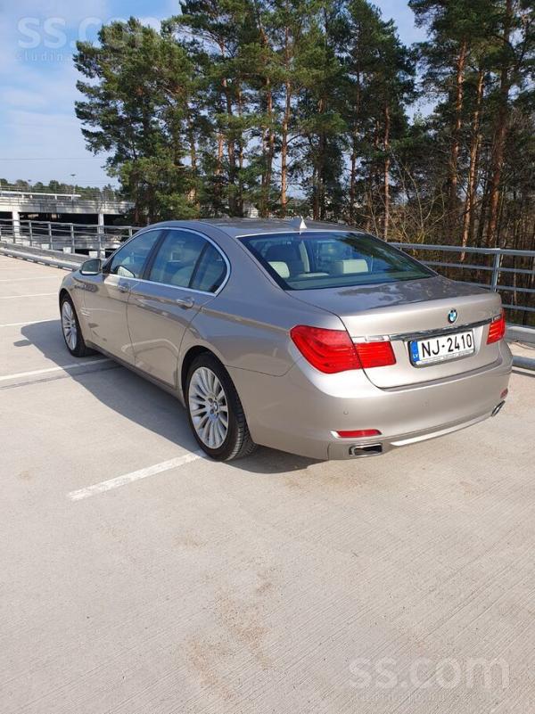 Pelēks BMW 740 2012 Rīga, ar dzinēja tilpumu 3.00 L un nobraukumu 229 tūkst. km par 14300 €, foto 4 vietnē AUTOMOTO.COM.LV