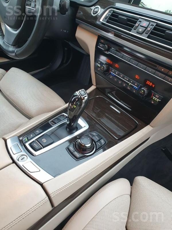 Pelēks BMW 740 2012 Rīga, ar dzinēja tilpumu 3.00 L un nobraukumu 229 tūkst. km par 14300 €, foto 6 vietnē AUTOMOTO.COM.LV