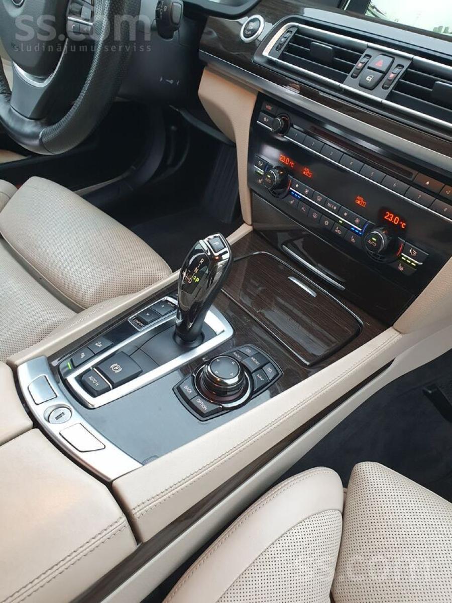 Pelēks BMW 740 2012 Rīga, ar dzinēja tilpumu 3.00 L un nobraukumu 229 tūkst. km par 14300 €, foto 6 vietnē AUTOMOTO.COM.LV