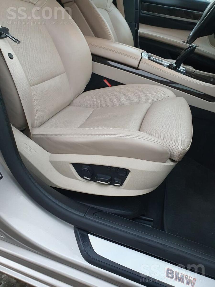 Pelēks BMW 740 2012 Rīga, ar dzinēja tilpumu 3.00 L un nobraukumu 229 tūkst. km par 14300 €, foto 16 vietnē AUTOMOTO.COM.LV