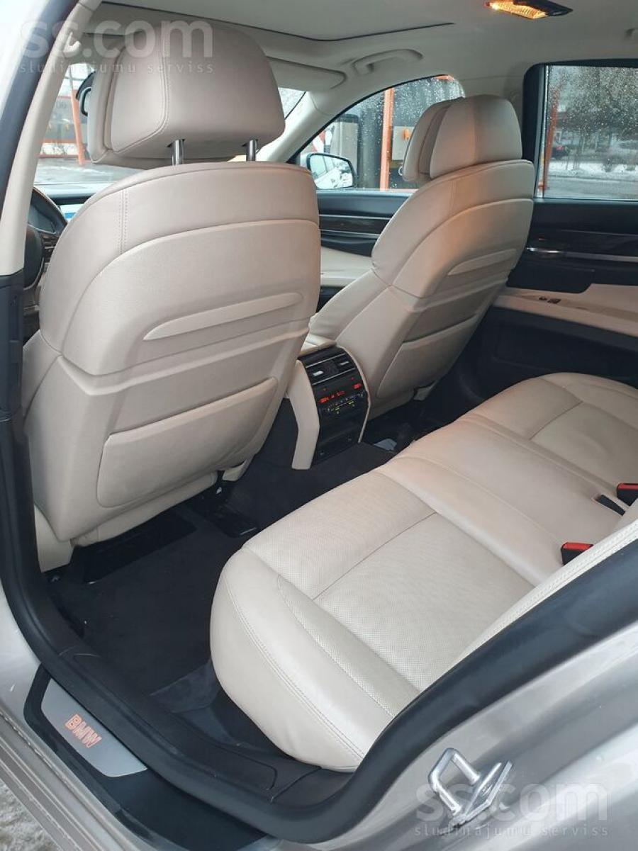 Pelēks BMW 740 2012 Rīga, ar dzinēja tilpumu 3.00 L un nobraukumu 229 tūkst. km par 14300 €, foto 17 vietnē AUTOMOTO.COM.LV