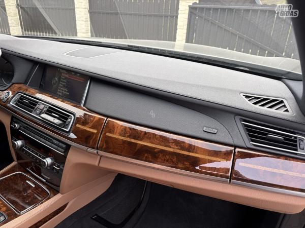 Grey BMW 740 2013 in Klaipeda, with an engine capacity of 3.00 L and mileage of 200 thousand km for 14500 €, photo 6 on AUTOMOTO.COM.LV