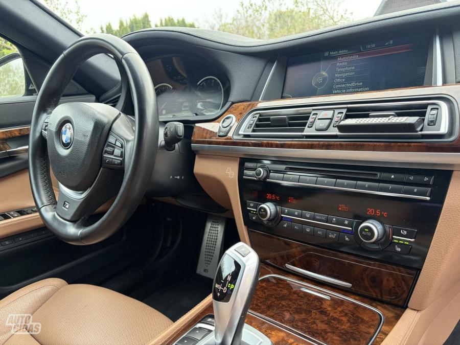 Grey BMW 740 2013 in Klaipeda, with an engine capacity of 3.00 L and mileage of 200 thousand km for 14500 €, photo 8 on AUTOMOTO.COM.LV