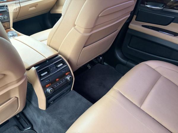 Grey BMW 740 2013 in Klaipeda, with an engine capacity of 3.00 L and mileage of 200 thousand km for 14500 €, photo 9 on AUTOMOTO.COM.LV
