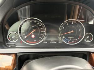 Grey BMW 740 2013 in Klaipeda, with an engine capacity of 3.00 L and mileage of 200 thousand km for 14500 €, photo 12 on AUTOMOTO.COM.LV
