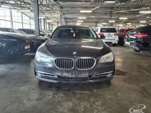 Grey BMW 740 2013 in Avizieniai, with an engine capacity of 3.00 L and mileage of 250 thousand km for 8900 €, photo 3 on AUTOMOTO.COM.LV