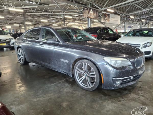 Grey BMW 740 2013 in Avizieniai, with an engine capacity of 3.00 L and mileage of 250 thousand km for 8900 €, photo 3 on AUTOMOTO.COM.LV