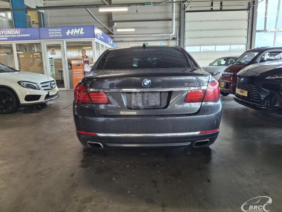 Grey BMW 740 2013 in Avizieniai, with an engine capacity of 3.00 L and mileage of 250 thousand km for 8900 €, photo 5 on AUTOMOTO.COM.LV
