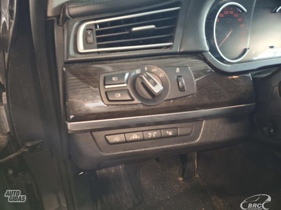 Grey BMW 740 2013 in Avizieniai, with an engine capacity of 3.00 L and mileage of 250 thousand km for 8900 €, photo 8 on AUTOMOTO.COM.LV