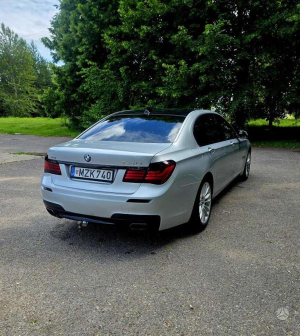 Pelēks BMW 740 2013 Mažeikiai, ar dzinēja tilpumu 2.98 L un nobraukumu 265 tūkst. km par 7700 €, foto 4 vietnē AUTOMOTO.COM.LV