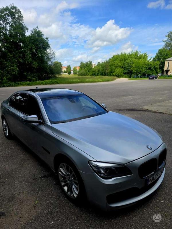 Grey BMW 740 2013 in Mazeikiai, with an engine capacity of 2.98 L and mileage of 265 thousand km for 7700 €, photo 10 on AUTOMOTO.COM.LV