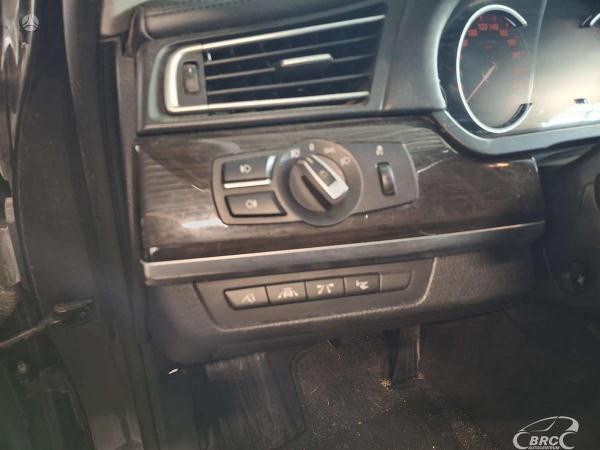 Grey BMW 740 2013 in Vilnius, with an engine capacity of 2.98 L and mileage of 250 thousand km for 8900 €, photo 8 on AUTOMOTO.COM.LV