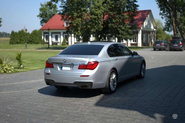 Grey BMW 740 2013 in Panevezys, with an engine capacity of 2.98 L and mileage of 283 thousand km for 12500 €, photo 5 on AUTOMOTO.COM.LV