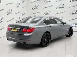 Grey BMW 740 2013 in Vilnius, with an engine capacity of 3.00 L and mileage of 327 thousand km for 10600 €, photo 4 on AUTOMOTO.COM.LV