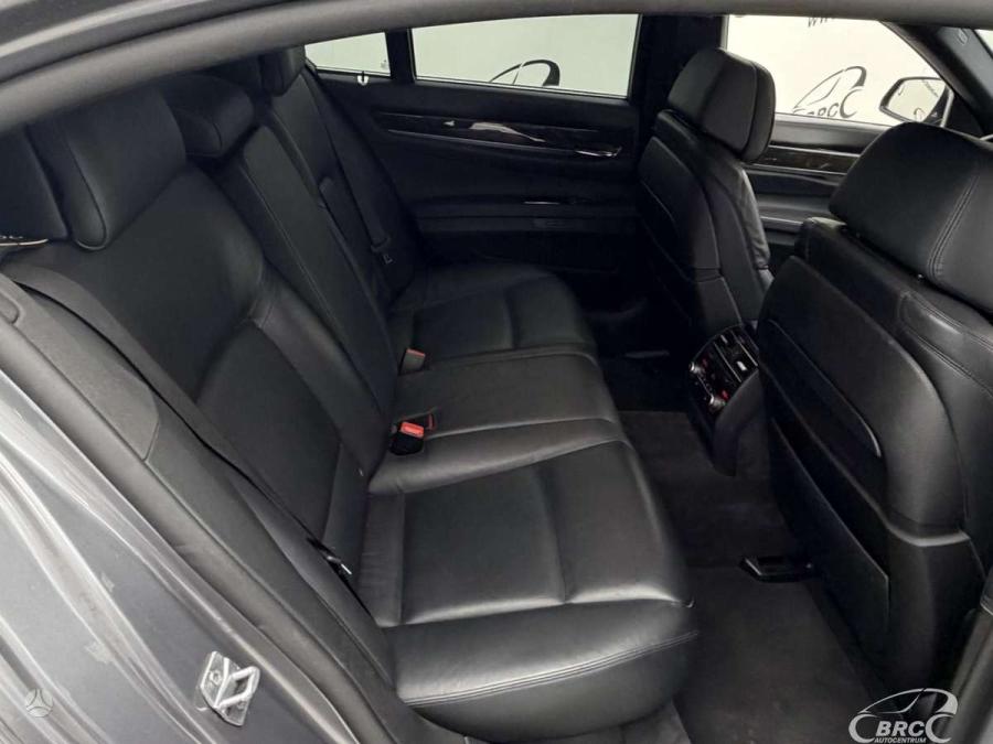 Grey BMW 740 2013 in Vilnius, with an engine capacity of 3.00 L and mileage of 327 thousand km for 10600 €, photo 14 on AUTOMOTO.COM.LV