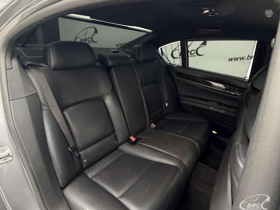 Grey BMW 740 2013 in Vilnius, with an engine capacity of 3.00 L and mileage of 327 thousand km for 10600 €, photo 16 on AUTOMOTO.COM.LV