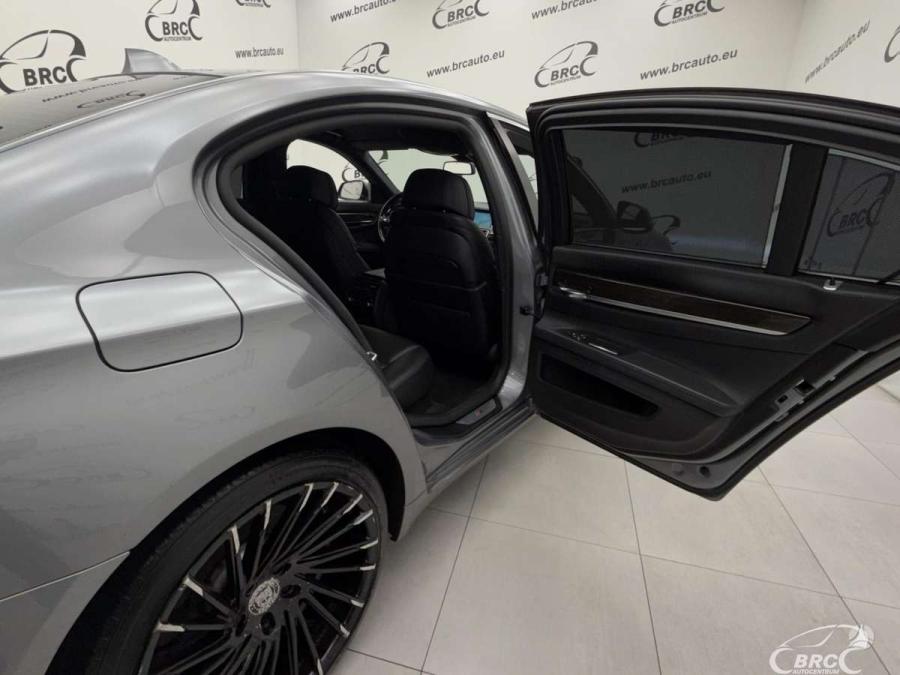Grey BMW 740 2013 in Vilnius, with an engine capacity of 3.00 L and mileage of 327 thousand km for 10600 €, photo 17 on AUTOMOTO.COM.LV