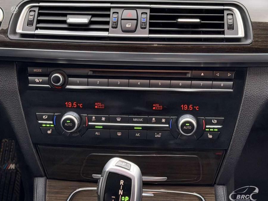 Grey BMW 740 2013 in Vilnius, with an engine capacity of 3.00 L and mileage of 327 thousand km for 10600 €, photo 22 on AUTOMOTO.COM.LV