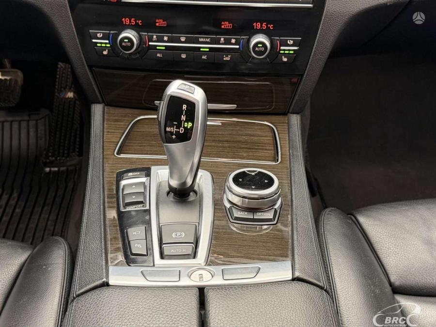 Grey BMW 740 2013 in Vilnius, with an engine capacity of 3.00 L and mileage of 327 thousand km for 10600 €, photo 23 on AUTOMOTO.COM.LV
