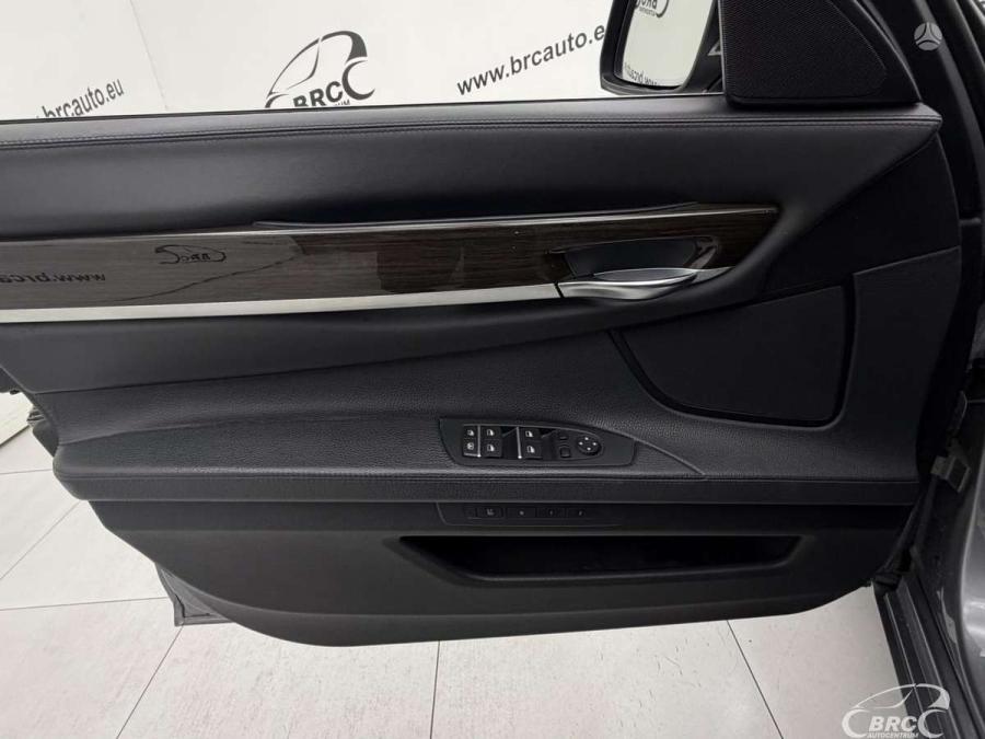 Grey BMW 740 2013 in Vilnius, with an engine capacity of 3.00 L and mileage of 327 thousand km for 10600 €, photo 27 on AUTOMOTO.COM.LV