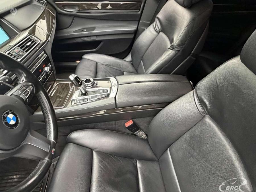 Grey BMW 740 2013 in Vilnius, with an engine capacity of 3.00 L and mileage of 327 thousand km for 10600 €, photo 31 on AUTOMOTO.COM.LV
