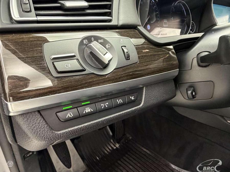 Grey BMW 740 2013 in Vilnius, with an engine capacity of 3.00 L and mileage of 327 thousand km for 10600 €, photo 32 on AUTOMOTO.COM.LV