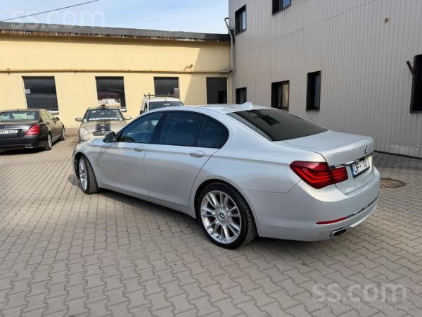 Pelēks BMW 740 2013 Rīga, ar dzinēja tilpumu 3.00 L un nobraukumu 215 tūkst. km par 14500 €, foto 2 vietnē AUTOMOTO.COM.LV