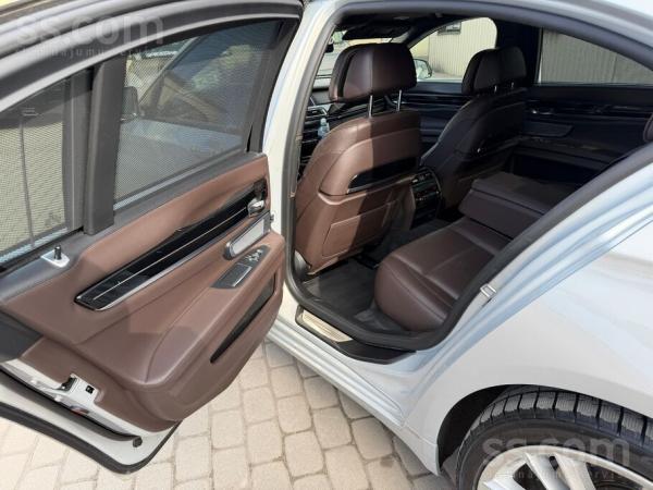 Pelēks BMW 740 2013 Rīga, ar dzinēja tilpumu 3.00 L un nobraukumu 215 tūkst. km par 14500 €, foto 6 vietnē AUTOMOTO.COM.LV