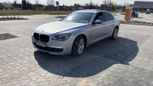 Grey BMW 740 2013 in Panevezys, with an engine capacity of 3.00 L and mileage of 284 thousand km for 10900 €, photo 1 on AUTOMOTO.COM.LV