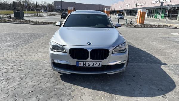Grey BMW 740 2013 in Panevezys, with an engine capacity of 3.00 L and mileage of 284 thousand km for 10900 €, photo 3 on AUTOMOTO.COM.LV