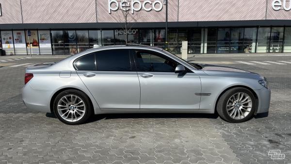 Grey BMW 740 2013 in Panevezys, with an engine capacity of 3.00 L and mileage of 284 thousand km for 10900 €, photo 5 on AUTOMOTO.COM.LV