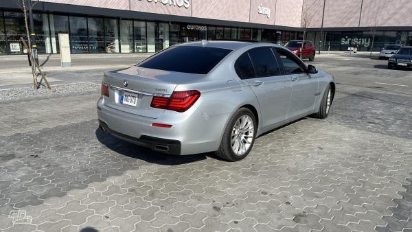 Grey BMW 740 2013 in Panevezys, with an engine capacity of 3.00 L and mileage of 284 thousand km for 10900 €, photo 6 on AUTOMOTO.COM.LV