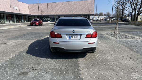 Grey BMW 740 2013 in Panevezys, with an engine capacity of 3.00 L and mileage of 284 thousand km for 10900 €, photo 7 on AUTOMOTO.COM.LV