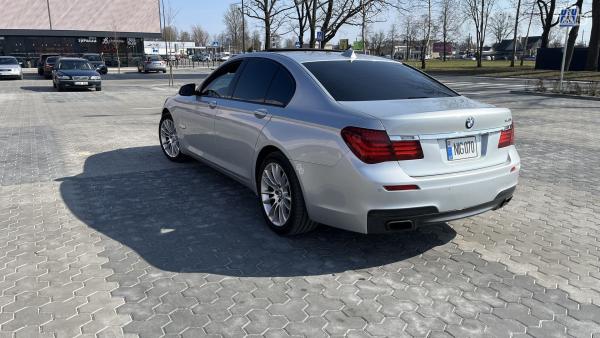 Grey BMW 740 2013 in Panevezys, with an engine capacity of 3.00 L and mileage of 284 thousand km for 10900 €, photo 8 on AUTOMOTO.COM.LV