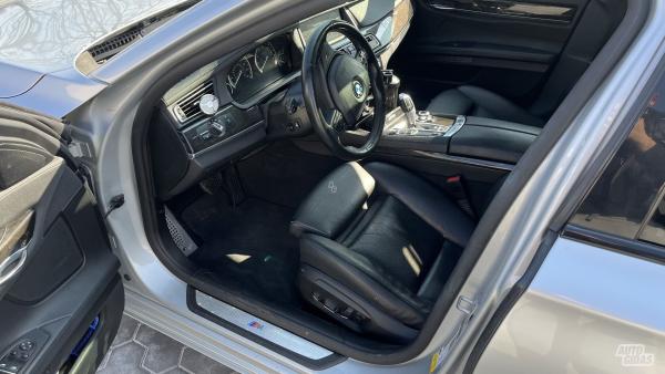 Grey BMW 740 2013 in Panevezys, with an engine capacity of 3.00 L and mileage of 284 thousand km for 10900 €, photo 10 on AUTOMOTO.COM.LV