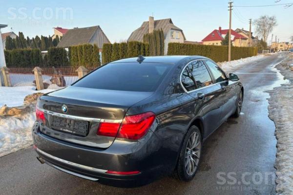 Pelēks BMW 740 2014 Valmiera, ar dzinēja tilpumu 3.00 L un nobraukumu 196 tūkst. km par 19200 €, foto 3 vietnē AUTOMOTO.COM.LV