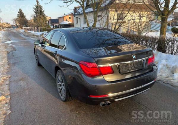 Pelēks BMW 740 2014 Valmiera, ar dzinēja tilpumu 3.00 L un nobraukumu 196 tūkst. km par 19200 €, foto 4 vietnē AUTOMOTO.COM.LV