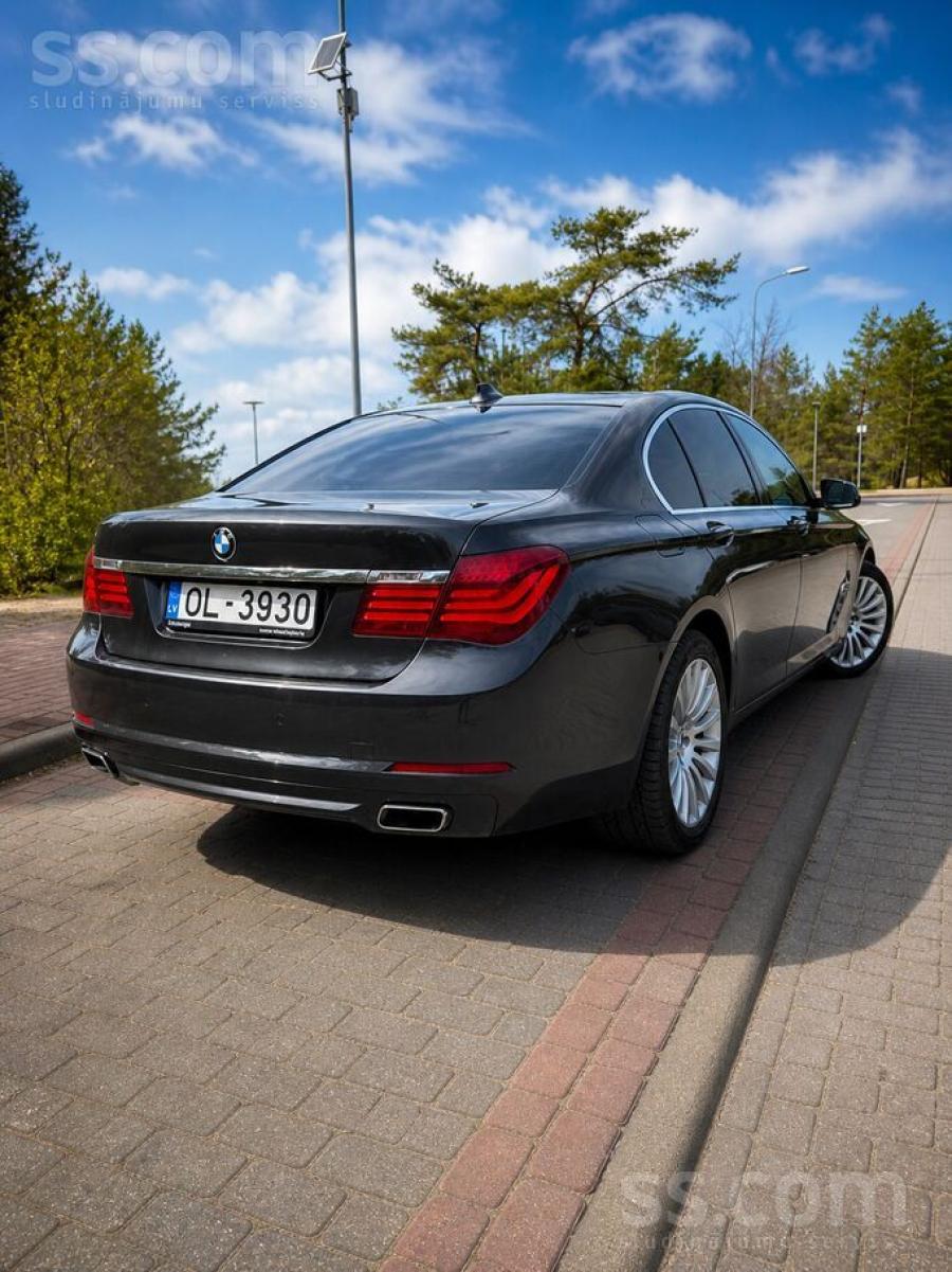Grey BMW 740 2014 in Ventspils, with an engine capacity of 3.00 L and mileage of 415 thousand km for 12000 €, photo 3 on AUTOMOTO.COM.LV