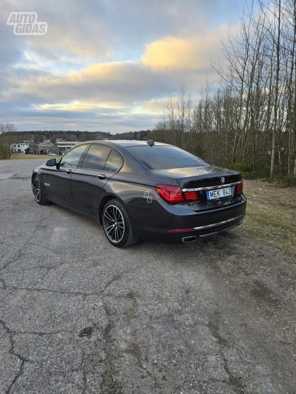 Grey BMW 740 2014 in Siauliai, with an engine capacity of 3.00 L and mileage of 395 thousand km for 12500 €, photo 3 on AUTOMOTO.COM.LV
